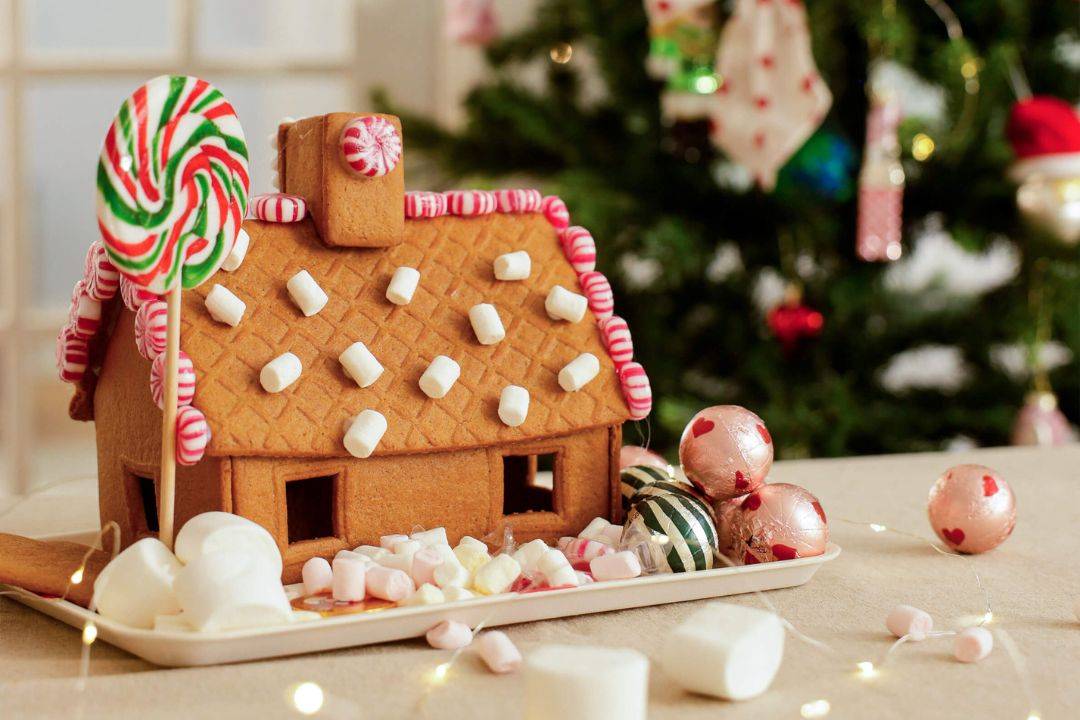 Create a Charming Gingerbread House: Simple Steps Guide