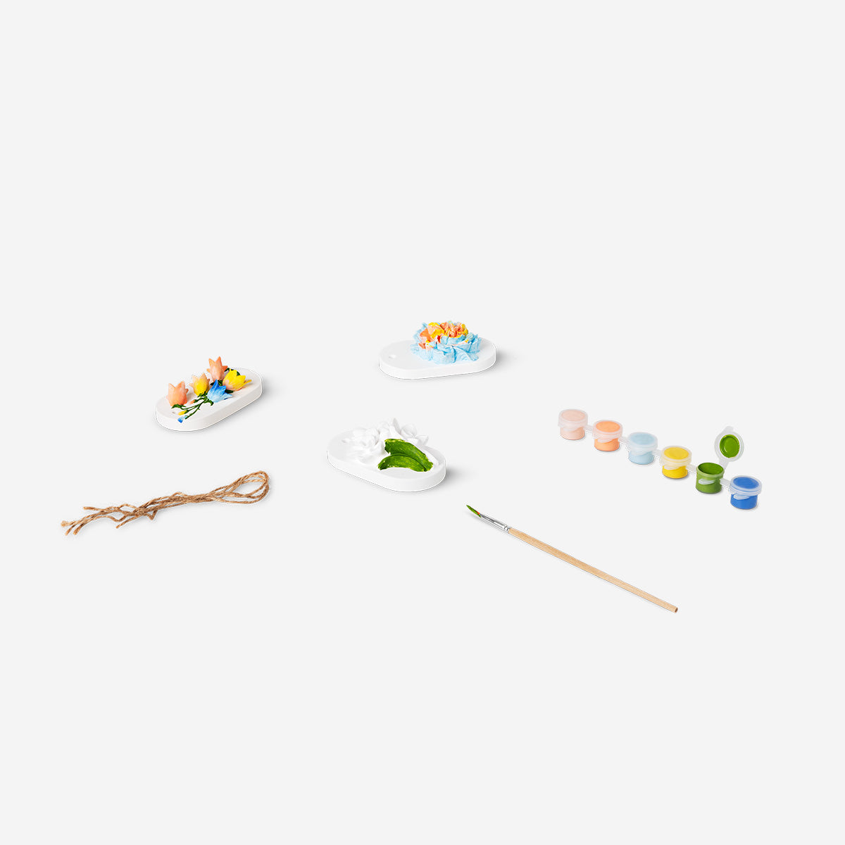 DIY floral plaster decorations for hanging – Flying Tiger Copenhagen